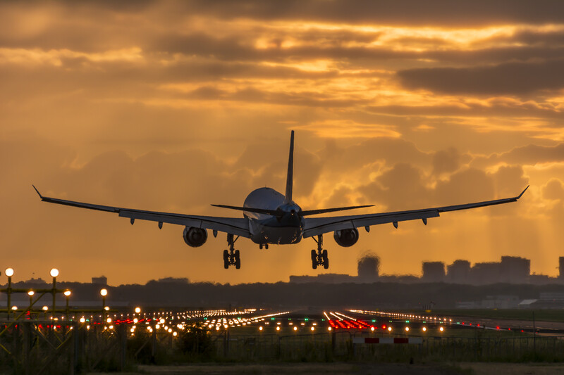 Approach Lighting Systems (ALS): guiding aircraft to a safe touchdown ...
